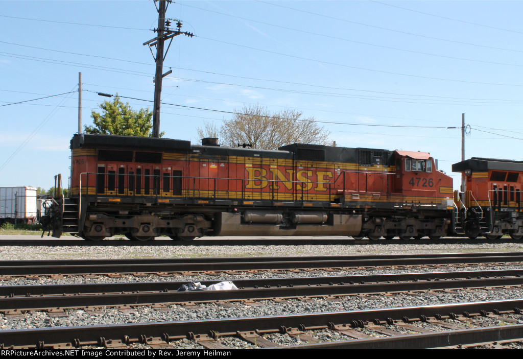 BNSF 4726 (1)